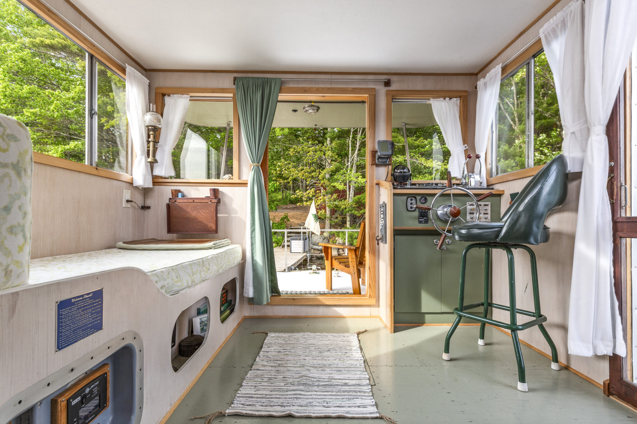 NOMAD Home Page – The FLOATING NOMAD Houseboat Rentals